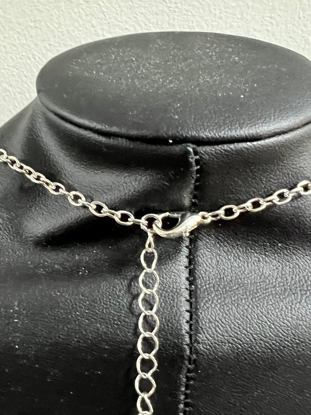 Delta Sigma Theta Hand Sign Necklace – D9 Greeks